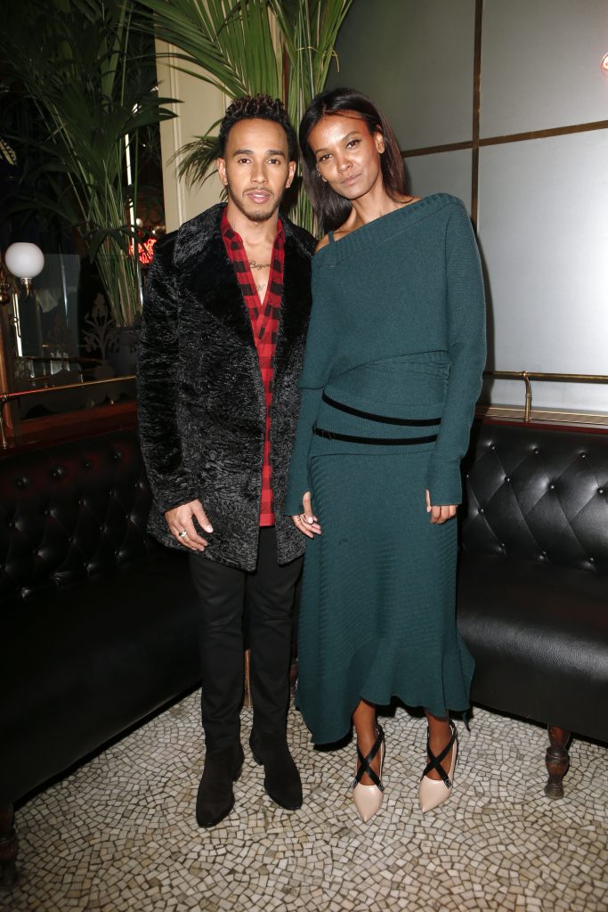 A modelo brasileira Valentina Sampaio brilha em jantar da L’Oréal em ...