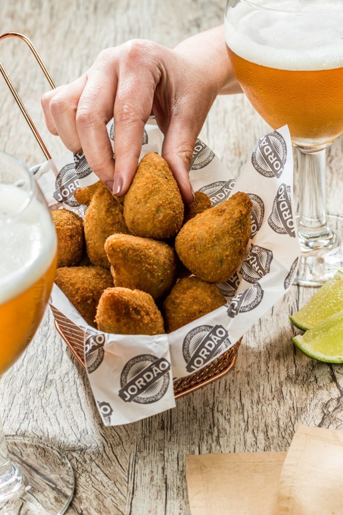 As melhores comidinhas e bebidas de boteco para pedir em casa - GoWhere ...