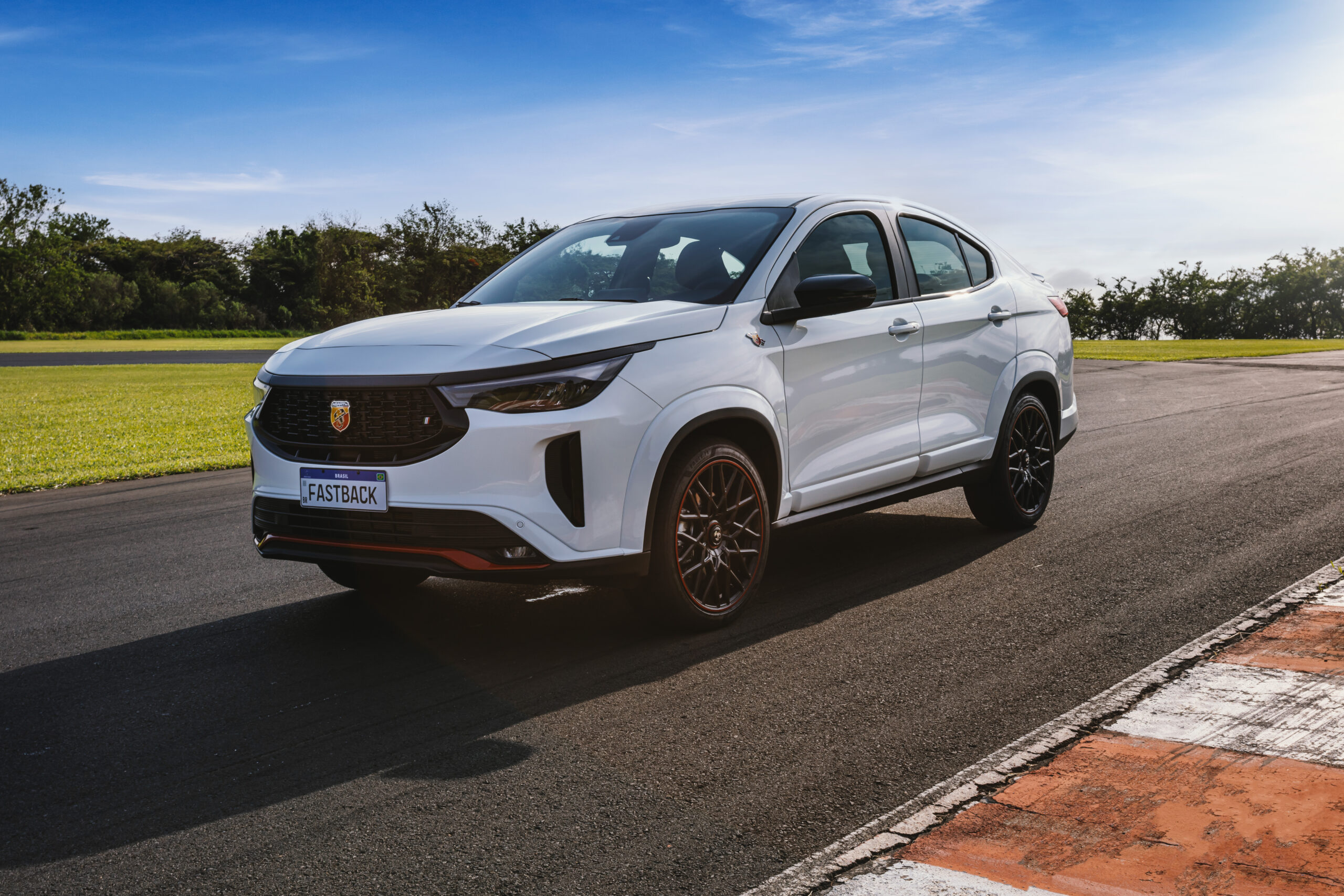 Test Drive: Fastback Abarth oferece esportividade e vários itens de ...