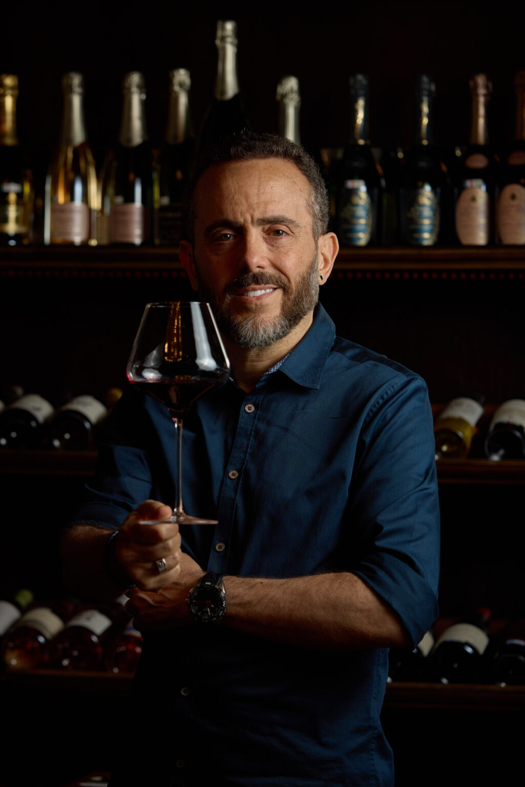 Isaac Azar inaugura o winebar La Cave du Roy em São Paulo - GoWhere ...