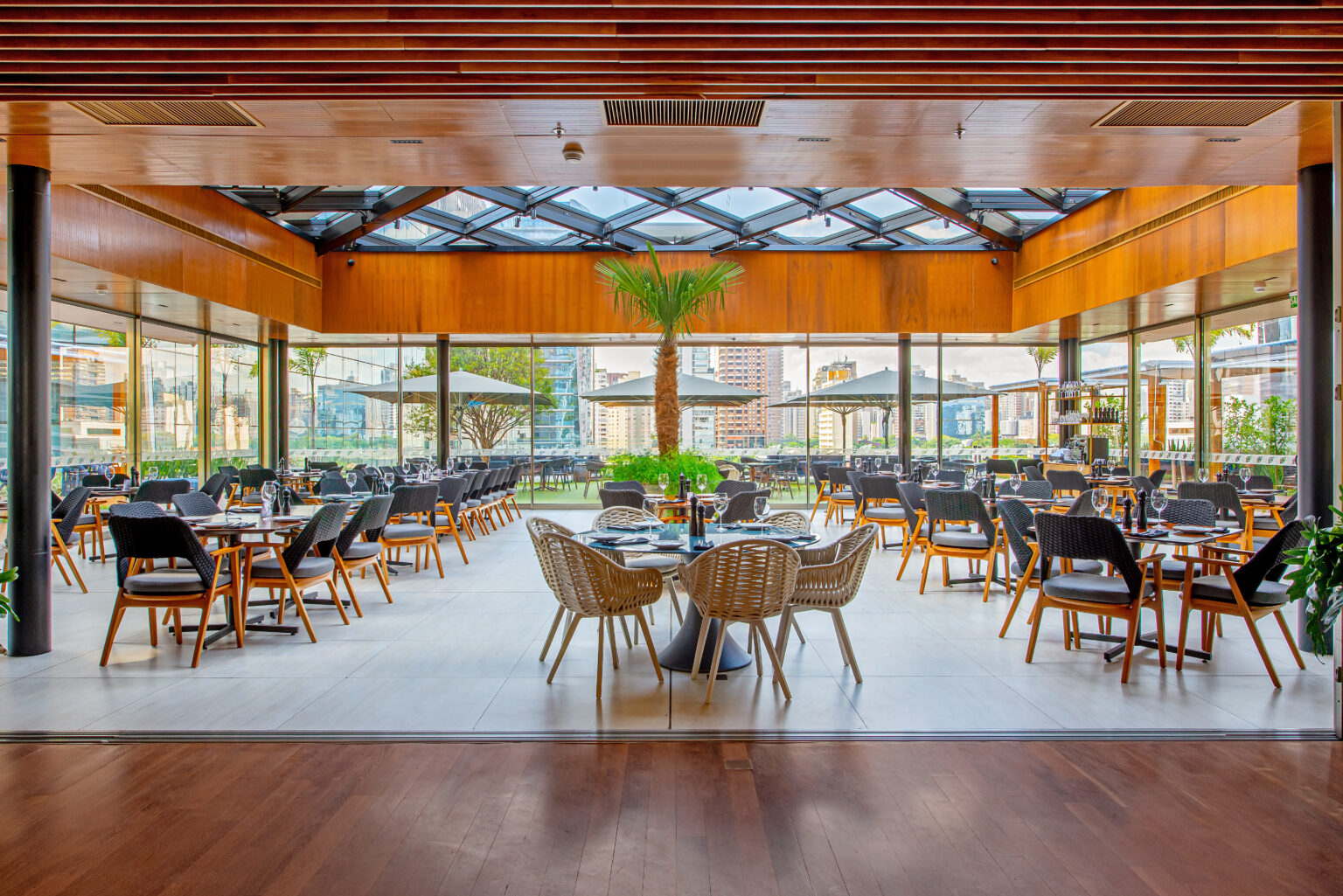 13 restaurantes e rooftops com vistas imperdíveis para apreciar São ...