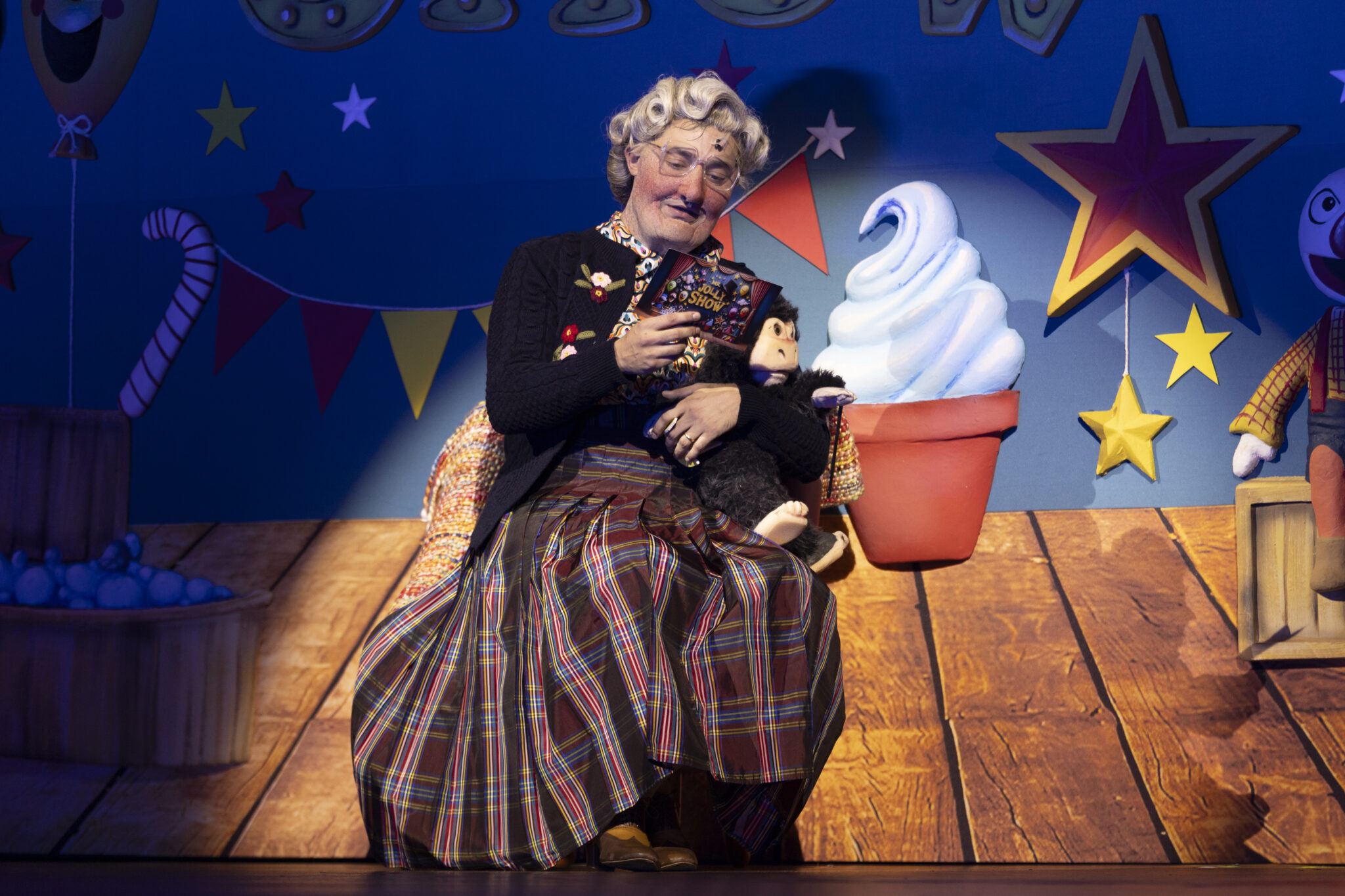 Eduardo Sterblitch brilha no palco com o musical Uma Babá Quase ...