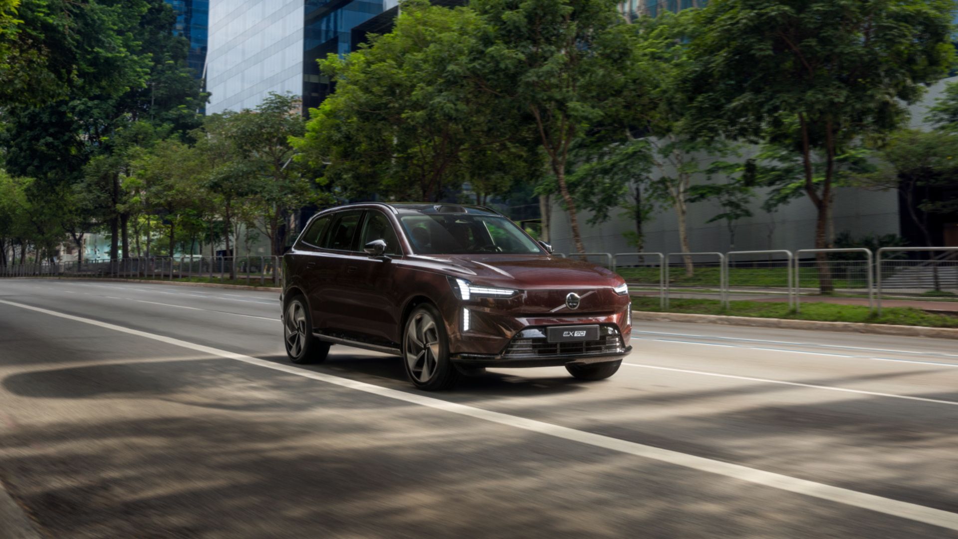 Volvo lança o novíssimo 100% elétrico EX90 e a nova versão do híbrido ...