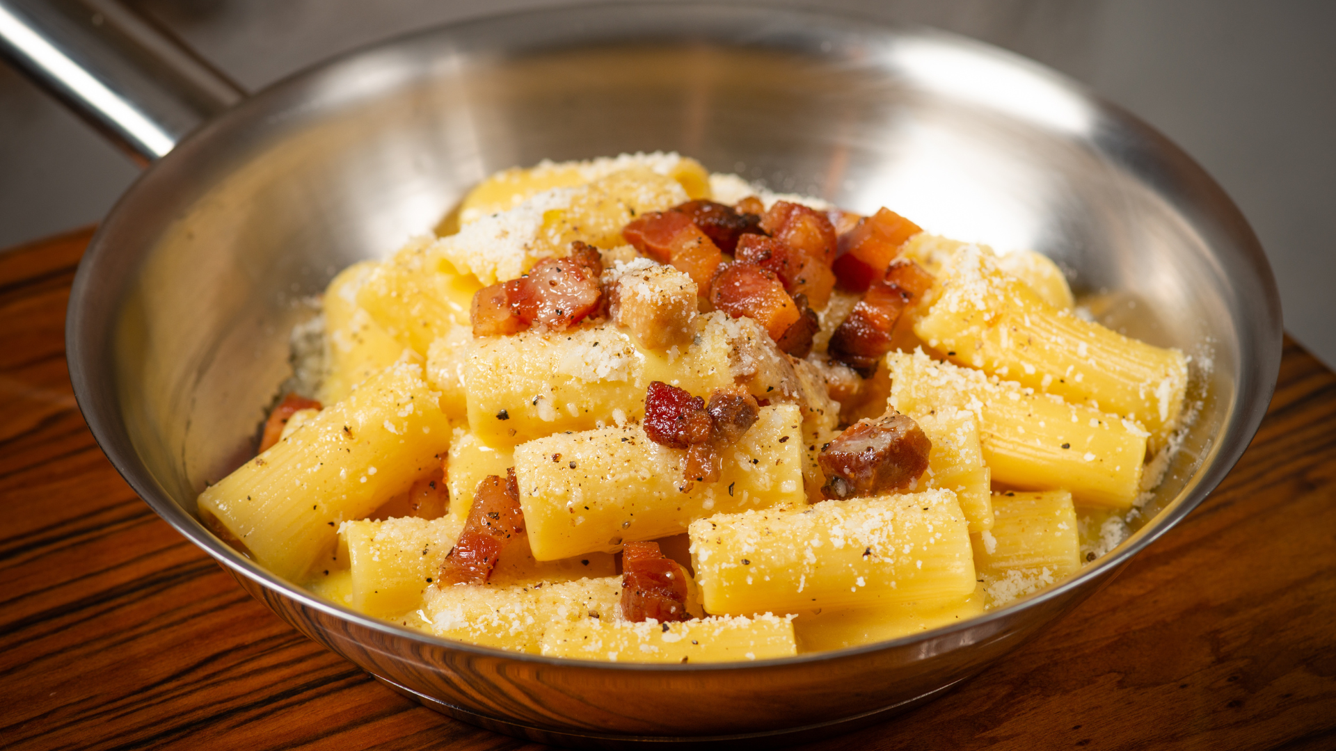 Aprenda a preparar o rigatoni à carbonara do restaurante Daje Roma ...