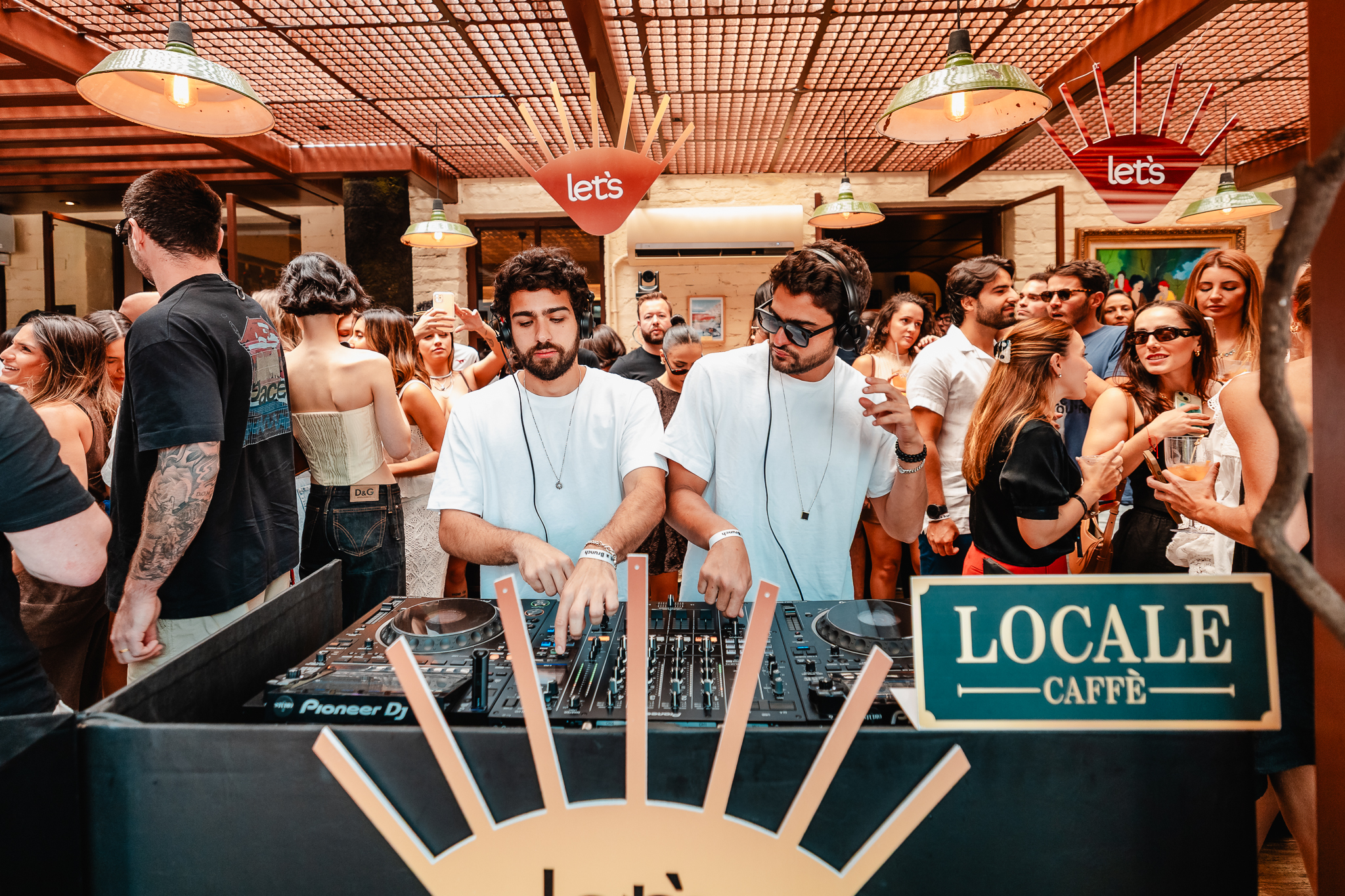 Coffee Party: a nova moda paulistana que une café, música e muita ...